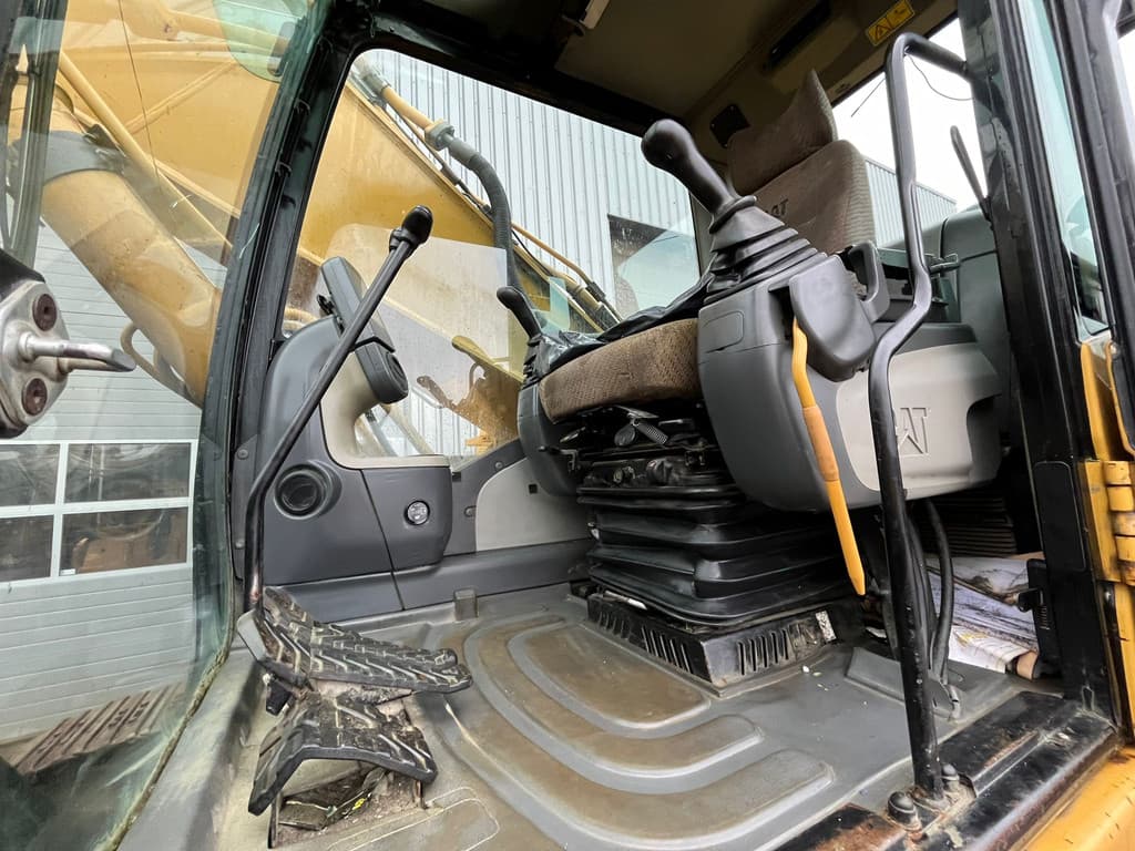 Caterpillar 330D- Hammer lines - quick coupler - HD undercarriage kopen ...