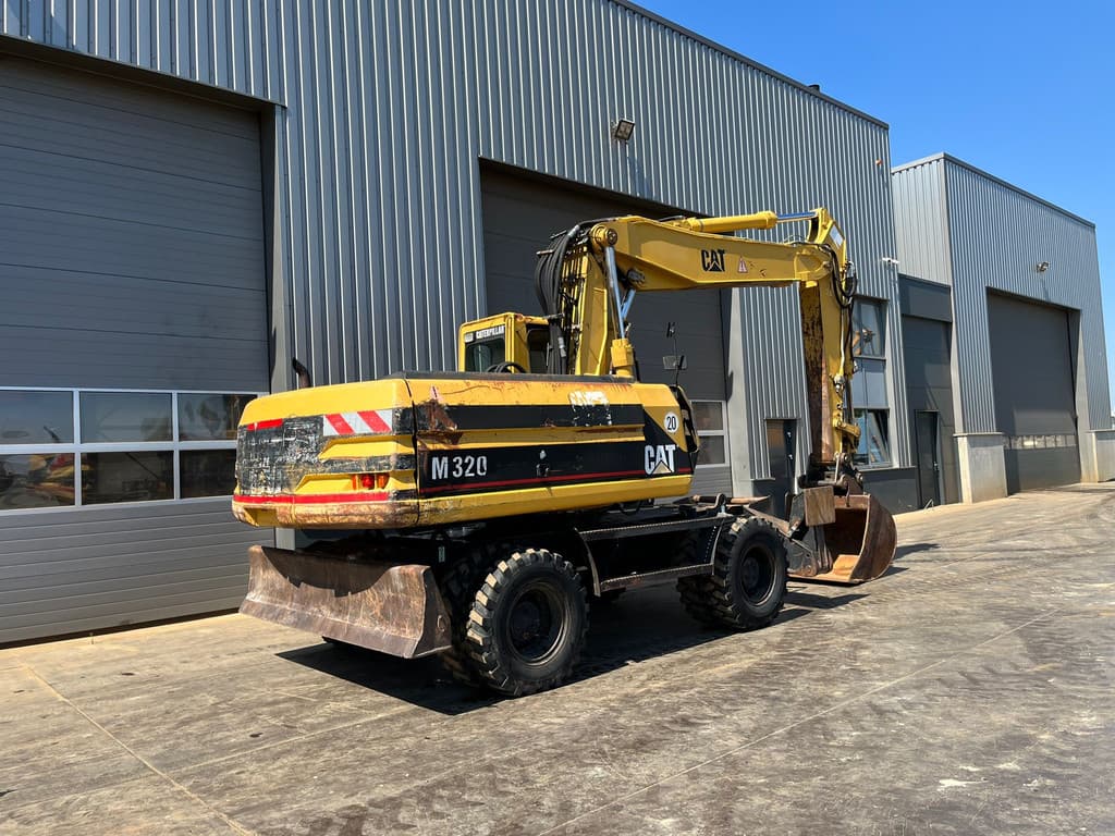 Caterpillar M320 with 4 buckets and hammer available kopen | Gebruikt ...