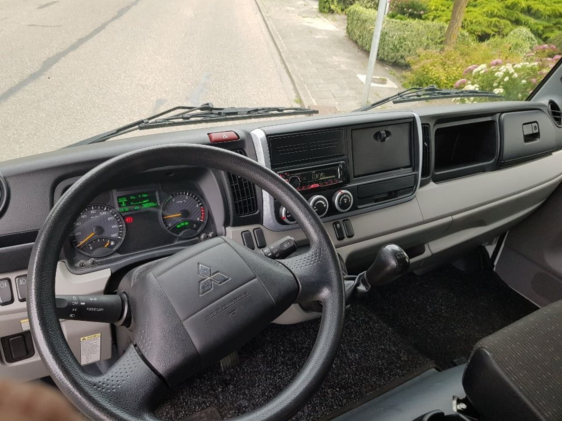 FUSO Canter 3C15 / MT / 340 Bakwagen met laadklep kopen | Gebruikt ...