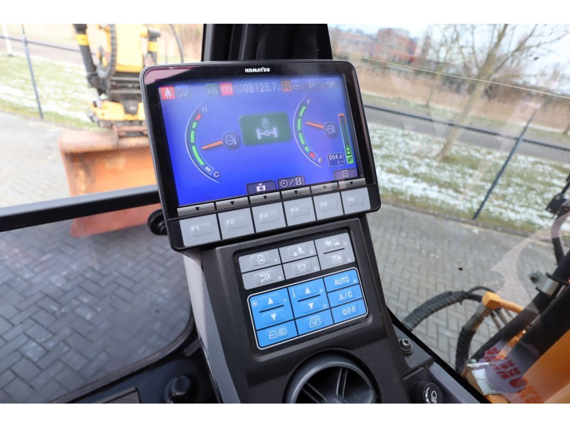 Komatsu PW148-10 | ROTOTILT | GRIPPER | BUCKET kopen | Gebruikt ...