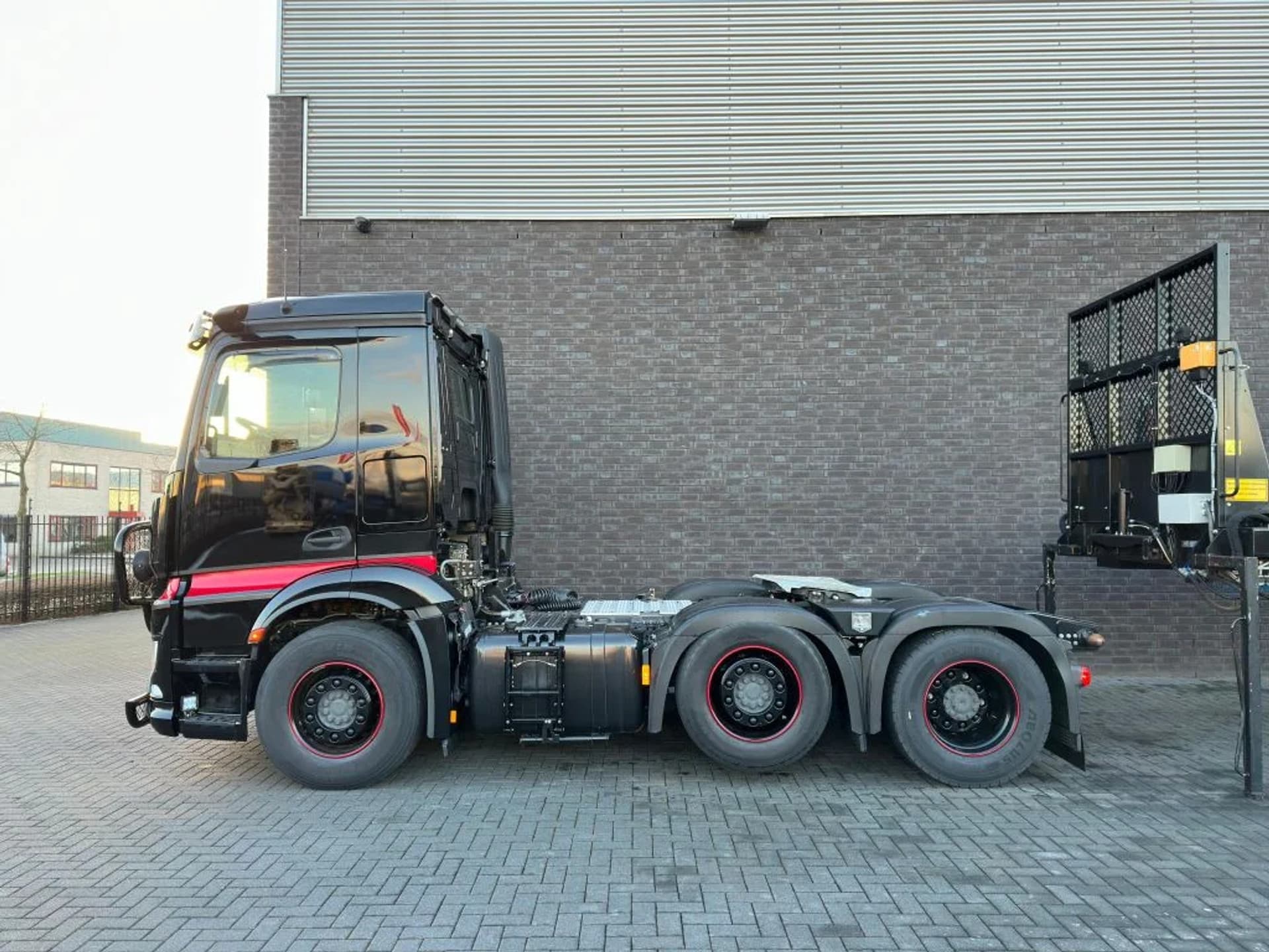 Mercedes-Benz Actros 2745 TREKKER MET AFZETSYSTEEM HYVA PORTAALARM/ABSETZKIPPER/ SKIP HANDLER ...