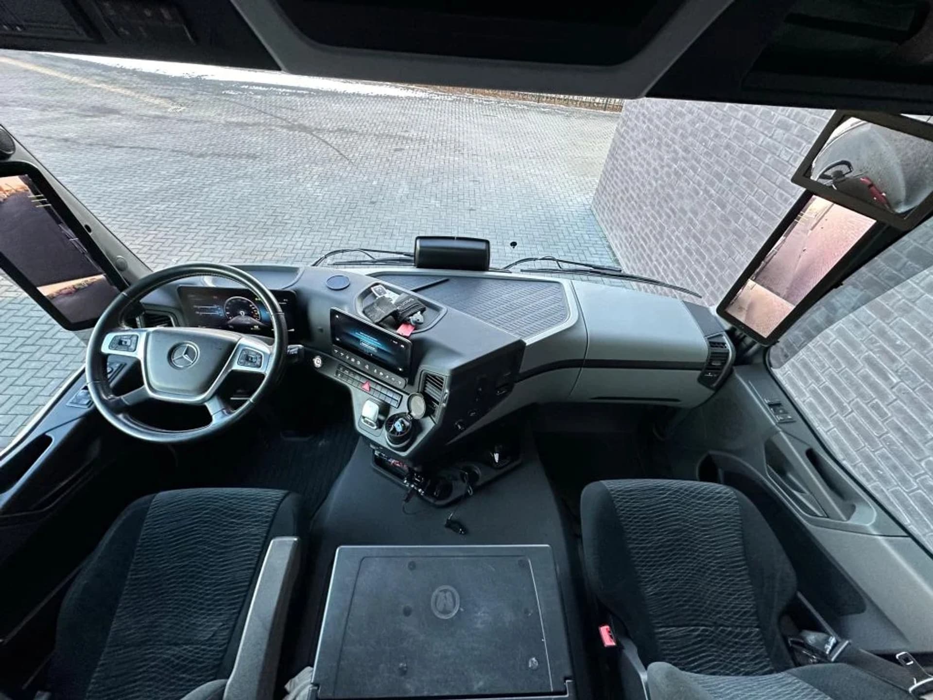 Mercedes-Benz Actros 2745 TREKKER MET AFZETSYSTEEM HYVA PORTAALARM/ABSETZKIPPER/ SKIP HANDLER ...