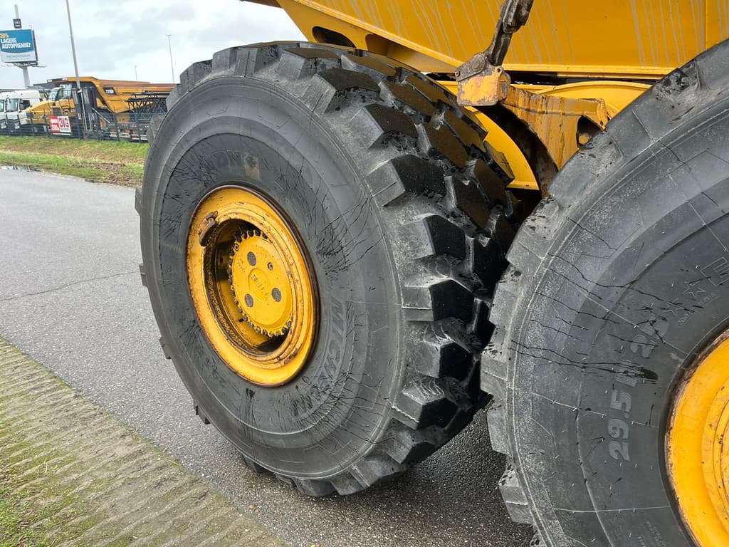 Bell B45E / CE certified - NEW tires kopen | Gebruikt | Beequip MKB ...